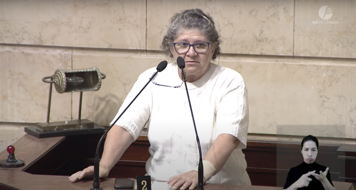 Public Fills Rio de Janeiro City Council to Demand the Community Land ...