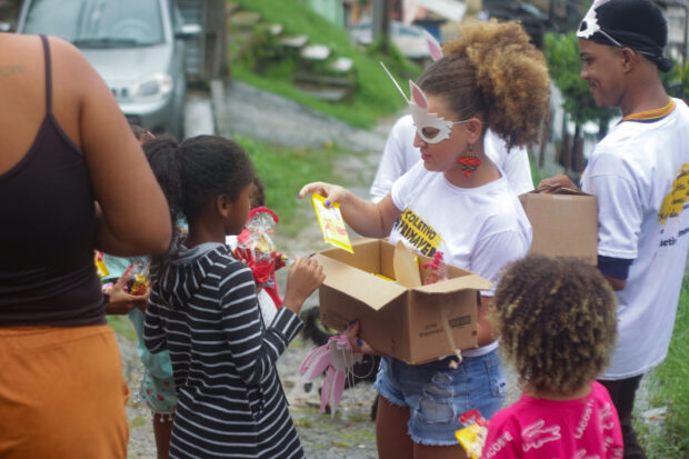 Primavera Collective Distributes Chocolate, Solidarity, and Affection ...